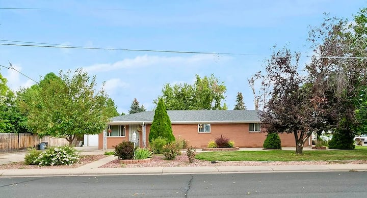 Pet-friendly 2br | Between Denver & The Rockies - Wheat Ridge, CO