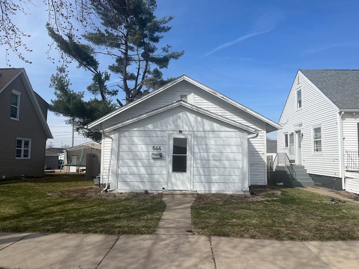 Young's Hill Cottage - Cedar Rapids, IA