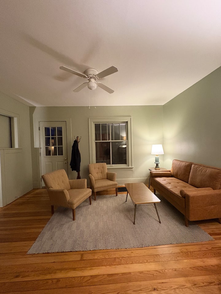 Young's Hill Cottage - Cedar Rapids, IA
