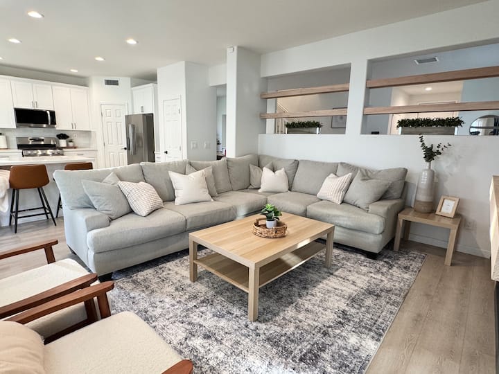 Comfortable 5br Home | Centrally Located - Perris, CA