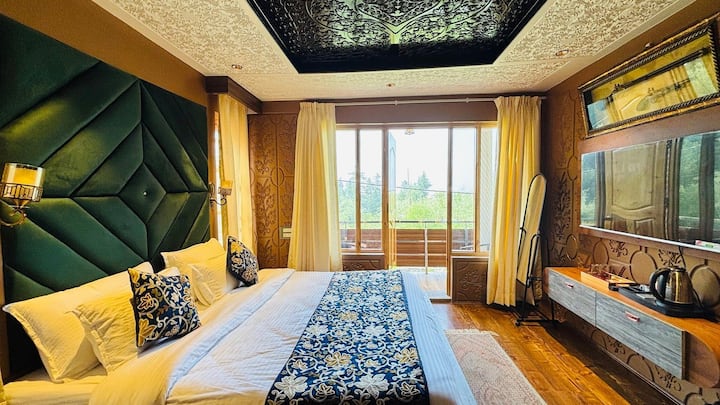 Cottage W/ Mountain Views & Home Meals, Kashmir - Gulmarg