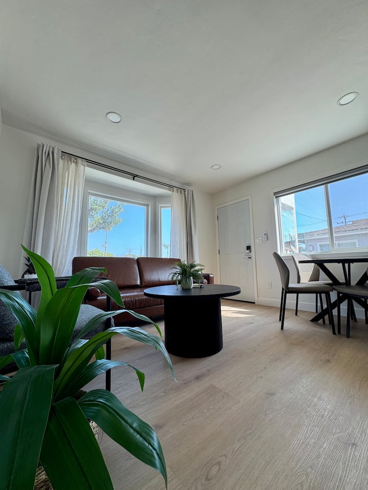 Coastal Comfort | Central 2br Near Lax & Sofi - Torrance, CA