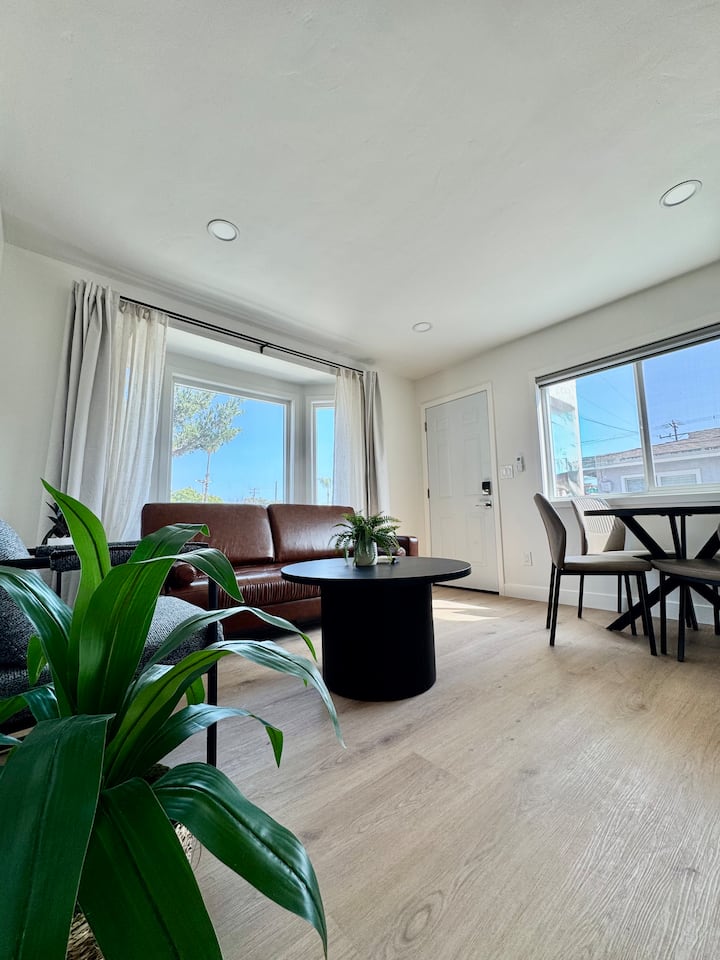 Coastal Comfort | Central 2br Near Lax & Sofi - El Segundo, CA
