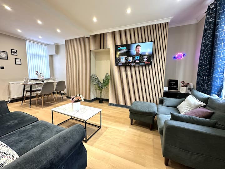 Entire House * Gated Parking Near Anfield & Centre - Liverpool