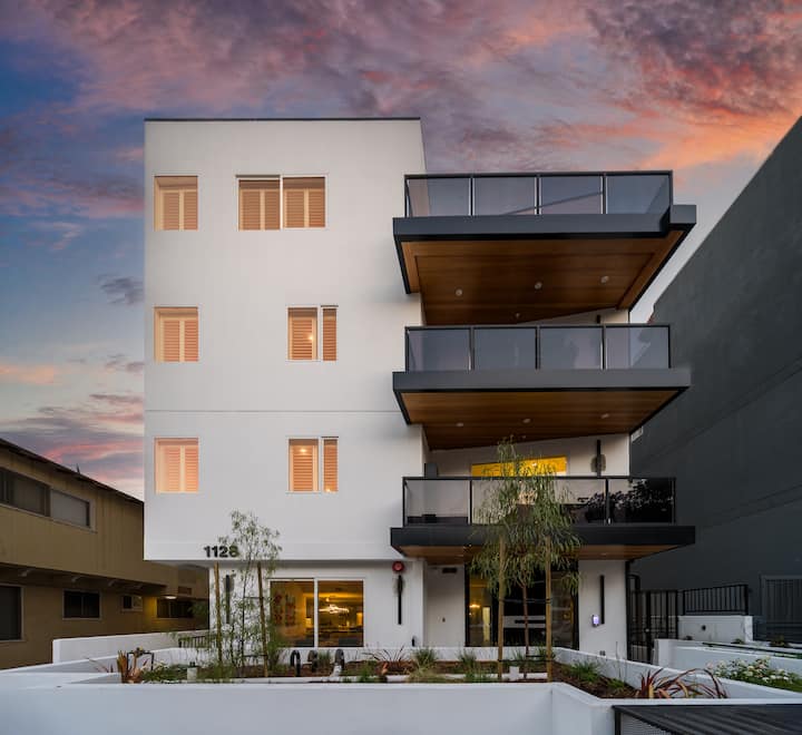 Sleek Luxury Apt | Near Beverly Hills + Free Prkg - Beverly Hills, CA