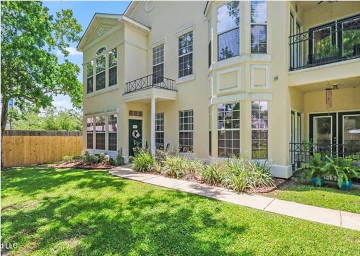 The Seaside Serenity Villa - Gulfport, MS