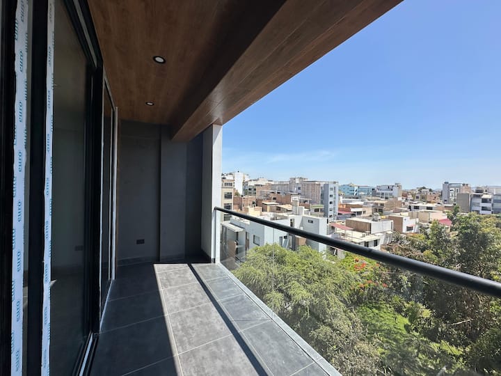 Moderno Apartamento Con Balcón | Santa Victoria - Reque