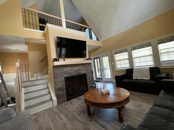 Family Friendly Cabin W/jacuzzi At Fowler Lake, Sk - Saskatchewan