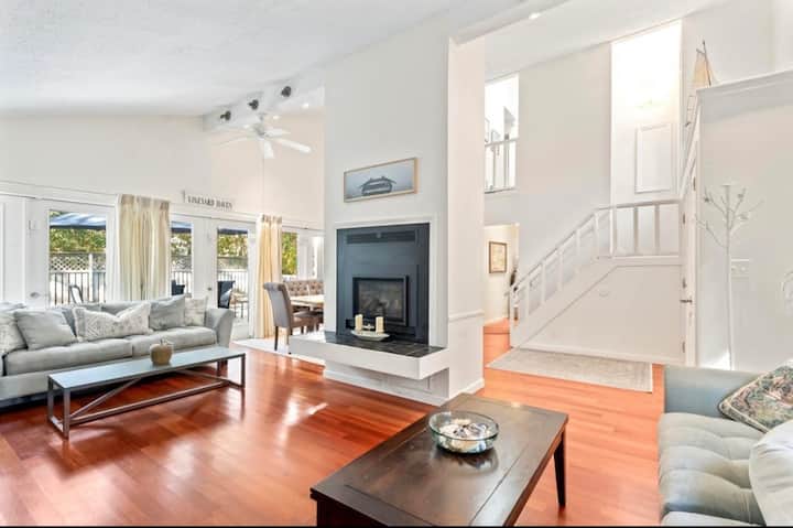 Charming Vineyard Haven Retreat W/ Heated Pool - Oak Bluffs, MA