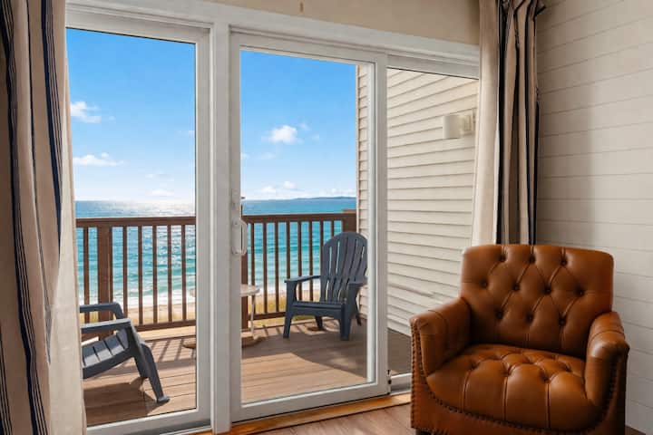 Stateroom 322|balcony|beachfront Condo|tart Trail - Traverse City