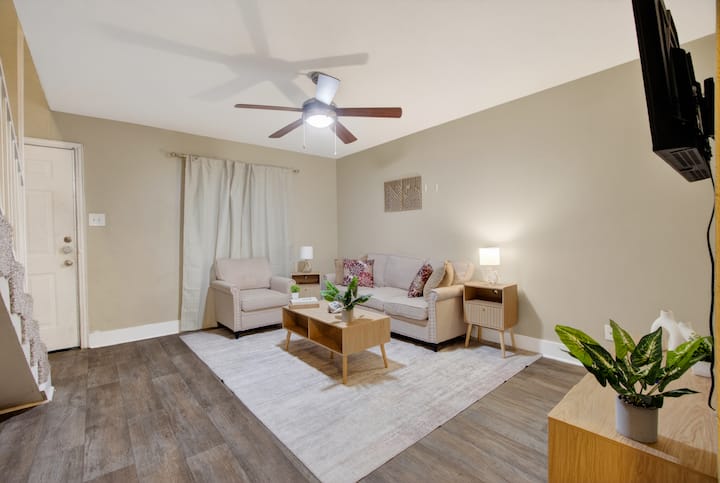 Denton Retreat With Pool Near Unt - Corinth, TX