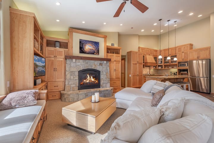 Nski-in/ski-out Top Floor Spacious Palisades Condo - Lake Tahoe