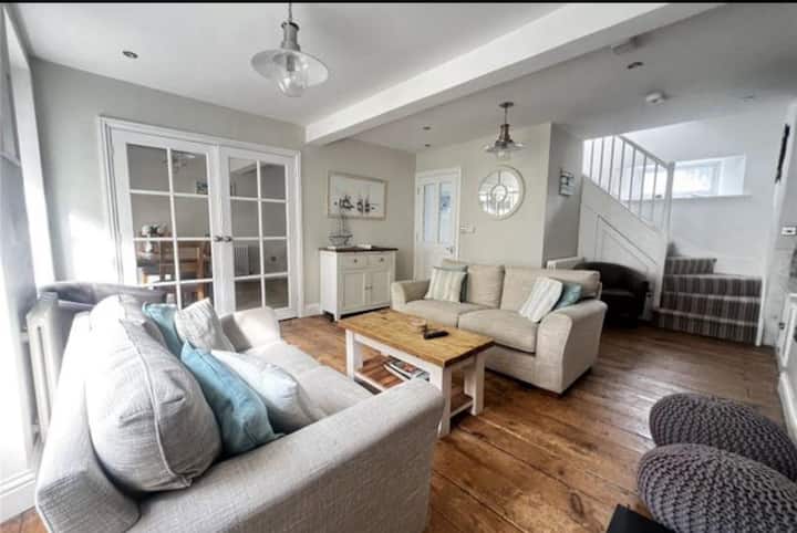 Grade Two Listed Property Central Location - Saundersfoot