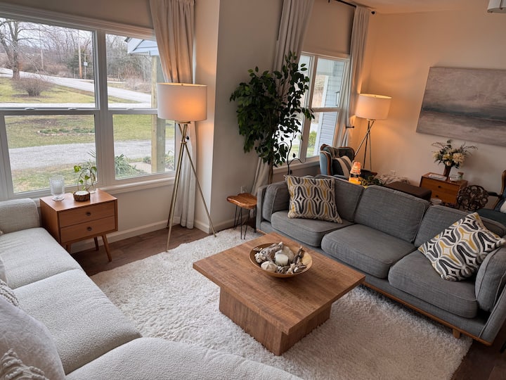 Lemon Tree House | King Suite + Spacious Retreat - Brookfield, MO