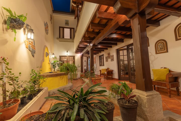Antigua Luxury Retreat | 4br | 4.5ba | 2 Parking - Antigua Guatemala