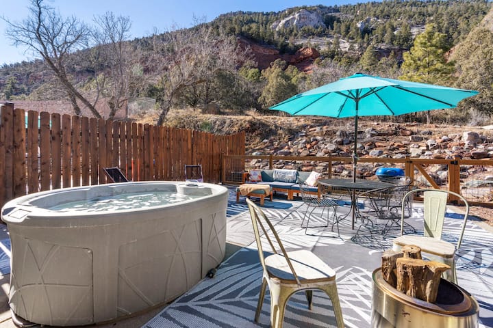 Mountain View Oasis: Private Hot Tub & Fenced Yard - Durango, CO