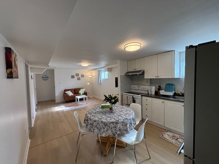 Cozy Bright Semi - Basement Suite In Scarborough - Markham