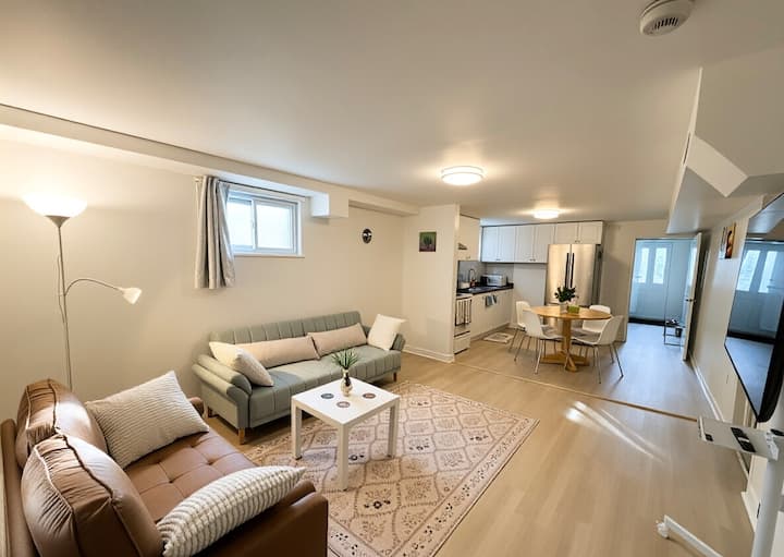 Bright 2br W/ Private Entrance Near Hospital - Markham