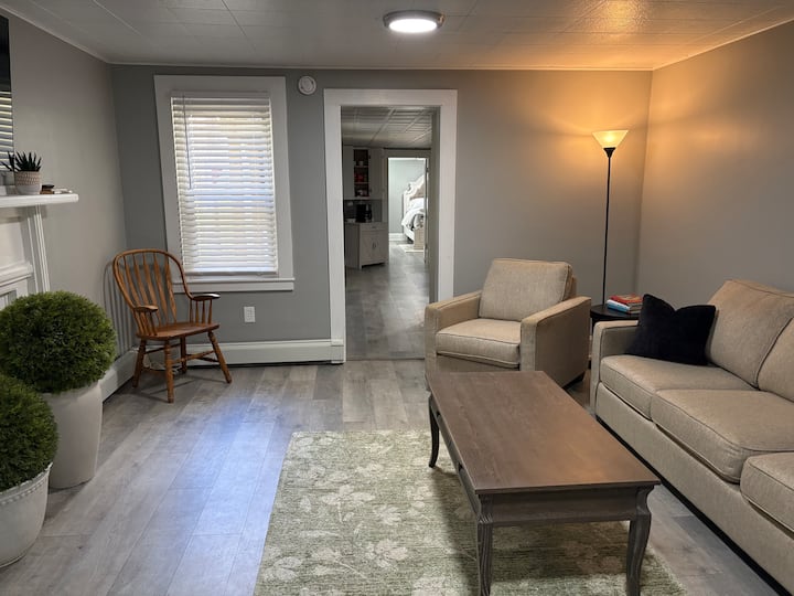 Spacious Comfy 1-bedroom Apt ~ Dover / Portsmouth - Dover, NH