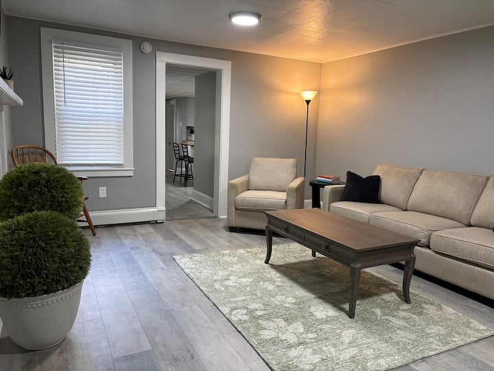 Spacious Comfy 1-bedroom Apt ~ Dover / Portsmouth - Dover, NH
