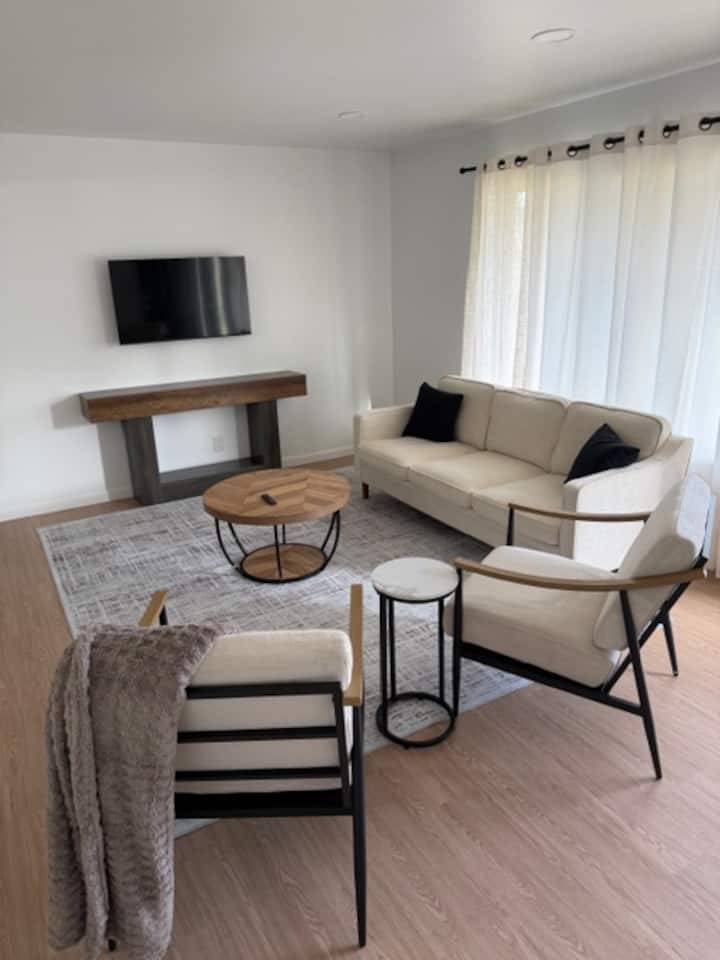 Relax In A Cozy, Newly Remodeled 3br Ranch! - Rochester Hills, MI