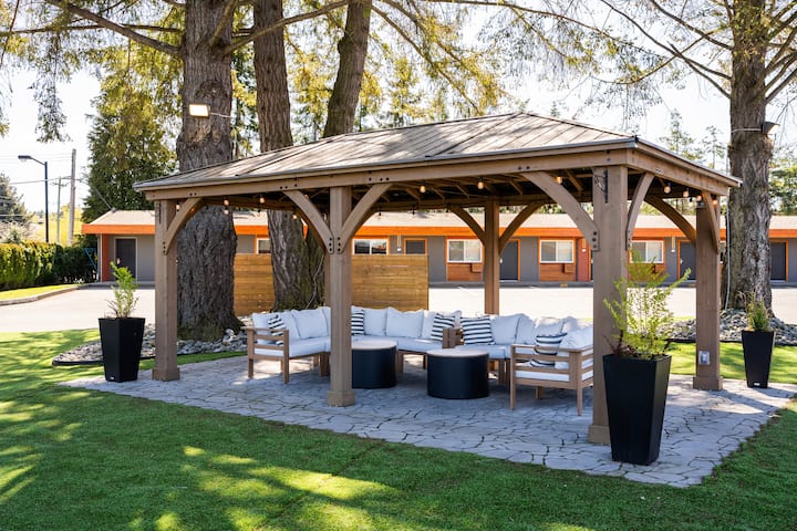 High Tide Signature King Studio Suite - Parksville