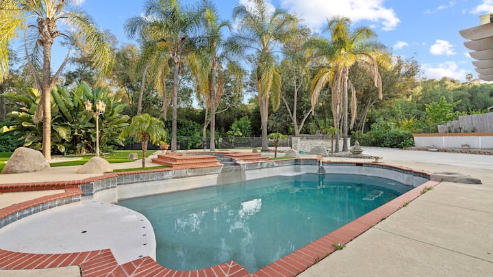 Palm Oasis | Designer Villa W/ Pool, Spa, 6br/5ba - Pomona, CA