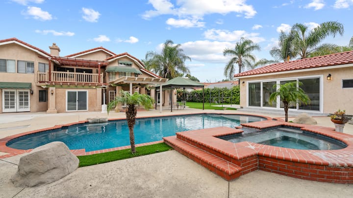 Palm Oasis | Designer Villa W/ Pool, Spa, 6br/5ba - La Verne, CA