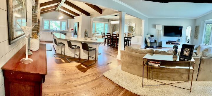 Ultra Lux House Equipped With Large Chef’s Kitchen - 플리머스