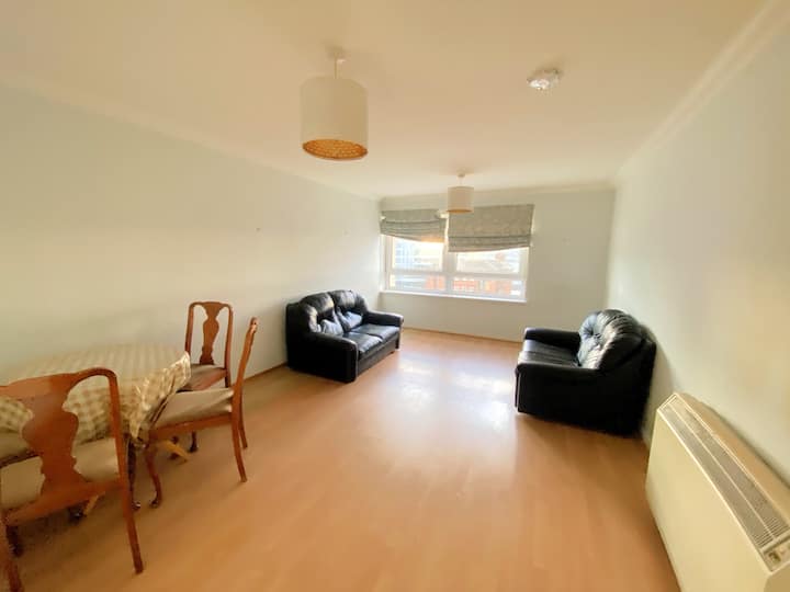 Spacious Two-bedroom Flat In The Heart Of The City - Glasgow