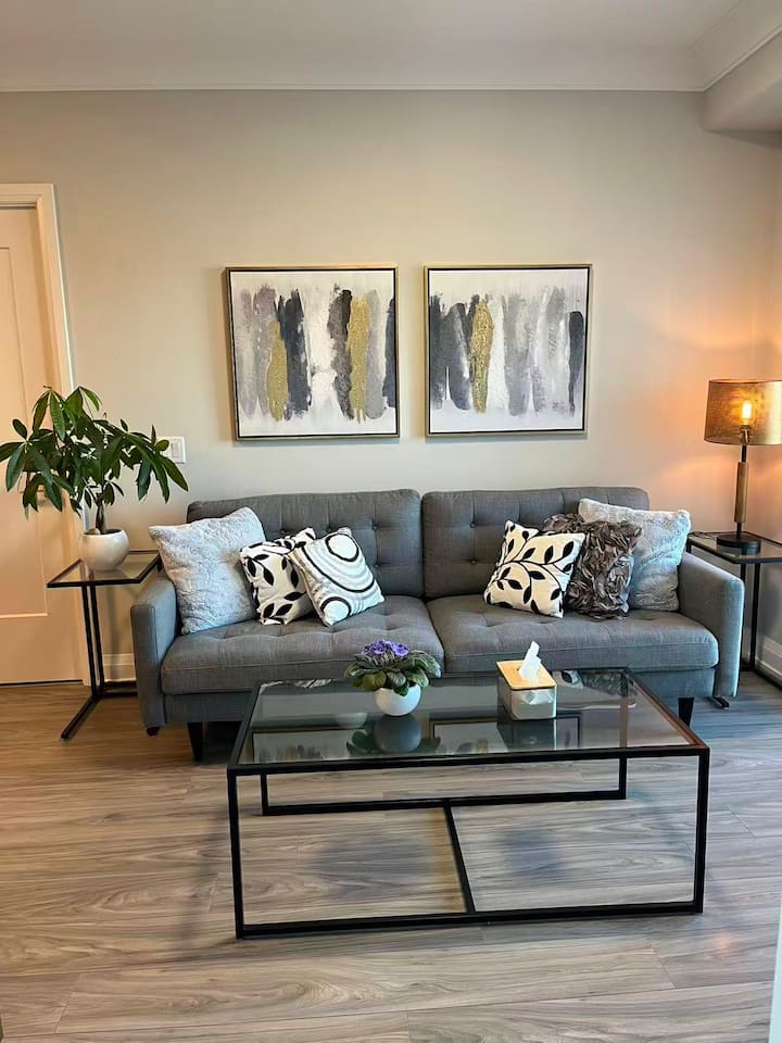 Cozy Stylish New 2 Bed 2bath Condo - Markham