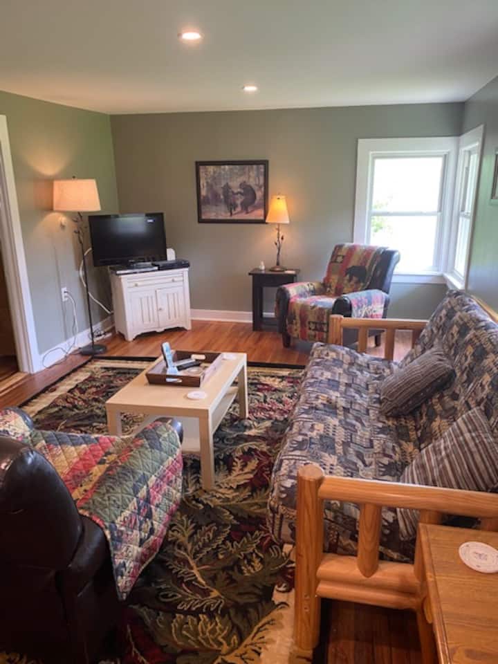 Blueberry Cottage At Heron Ledge - Cumberland Bay State Park, Plattsburgh