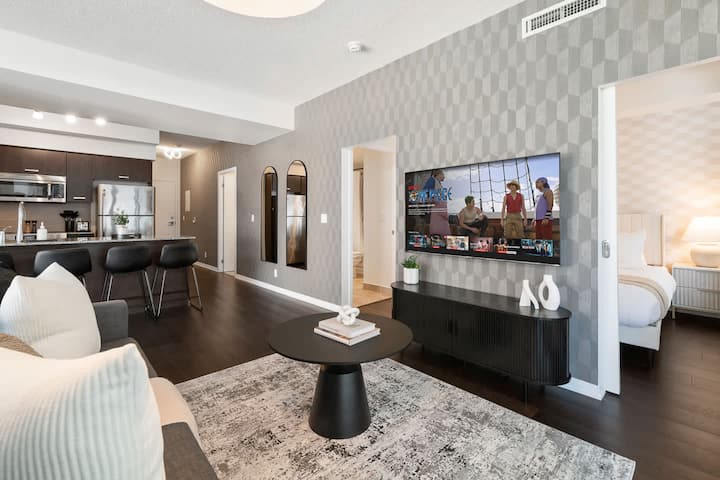 Luxury Bay St Living | Bright & Modern | Sleeps 6! - Toronto