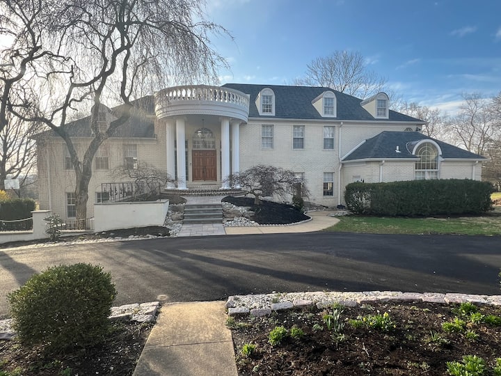 Mansion On The Meadow - Philadelphia University, Feasterville-Trevose