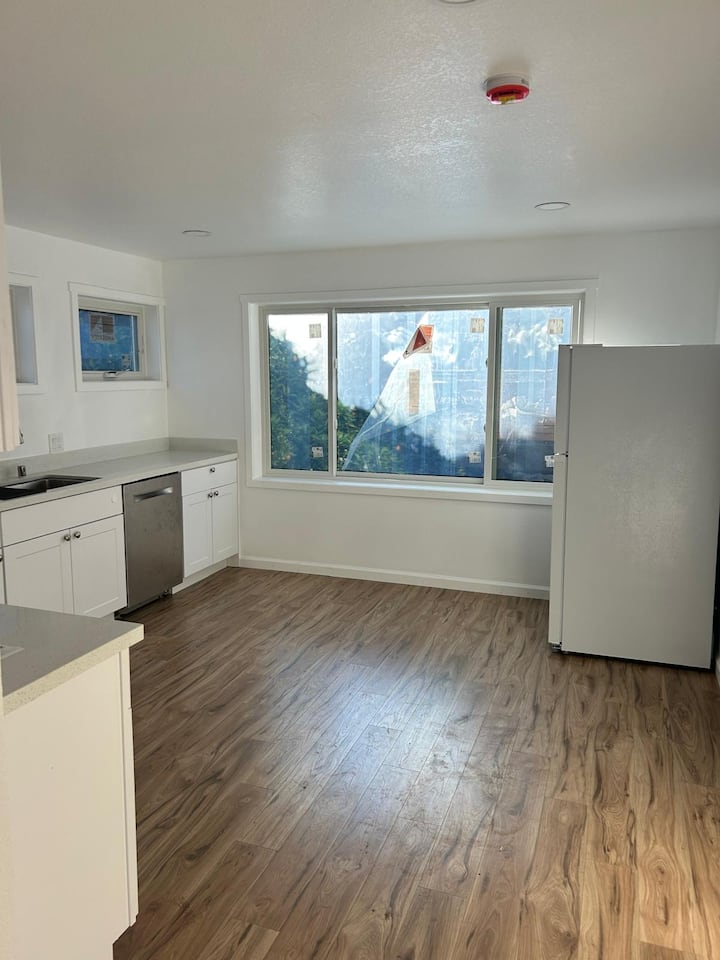 New 1br, Plus Pull-out Couch, Private 2-car Garage - Atherton, CA