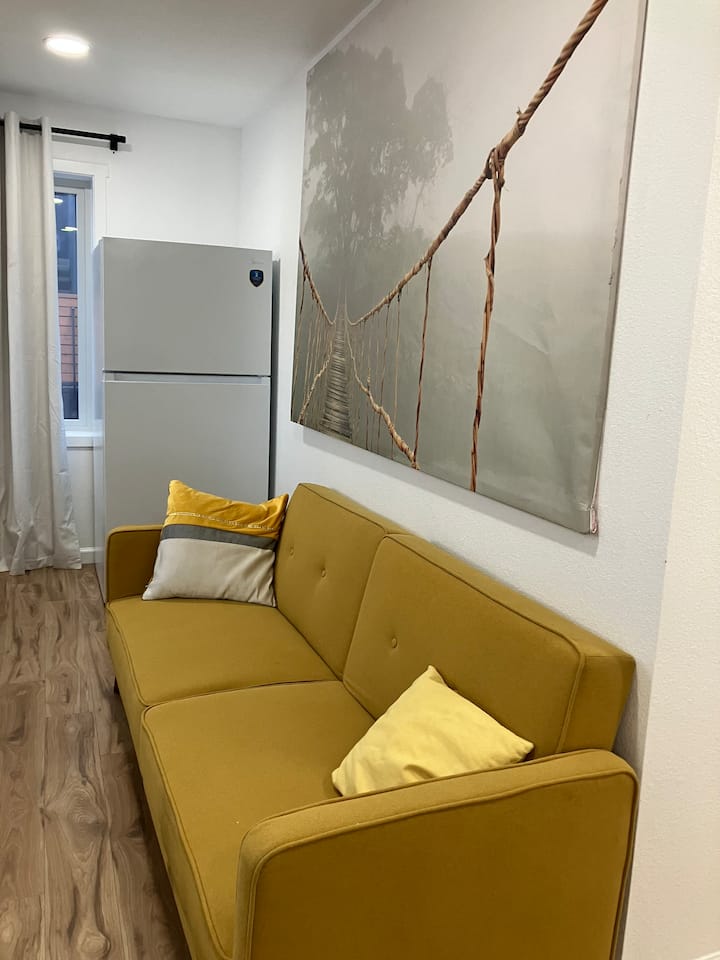 New 1br, Plus Pull-out Couch, Private 2-car Garage - San Carlos, CA