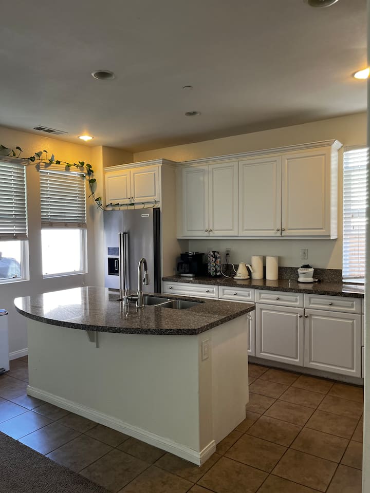 Convenient & Comfortable Stay Near Airport - Ontario, CA