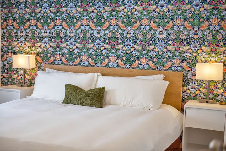 Woolery Haven- Stylish & Super Convenient Sleeps6! - Bloomington, IN