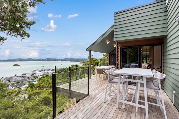 Soak & Unwind: Hot Tub With Stunning Paihia Views - Paihia
