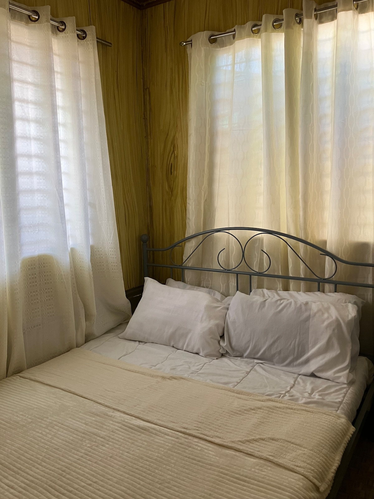 Zimmer im Eleno's Resort, Palompon, Leyte - Häuser zur Miete in ...