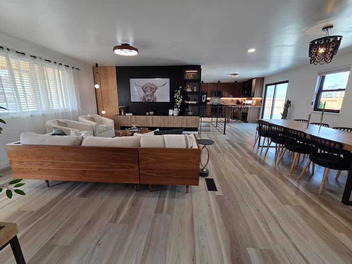 Amazing Modern Retreat With Hot Tub And Grill - Denver, CO