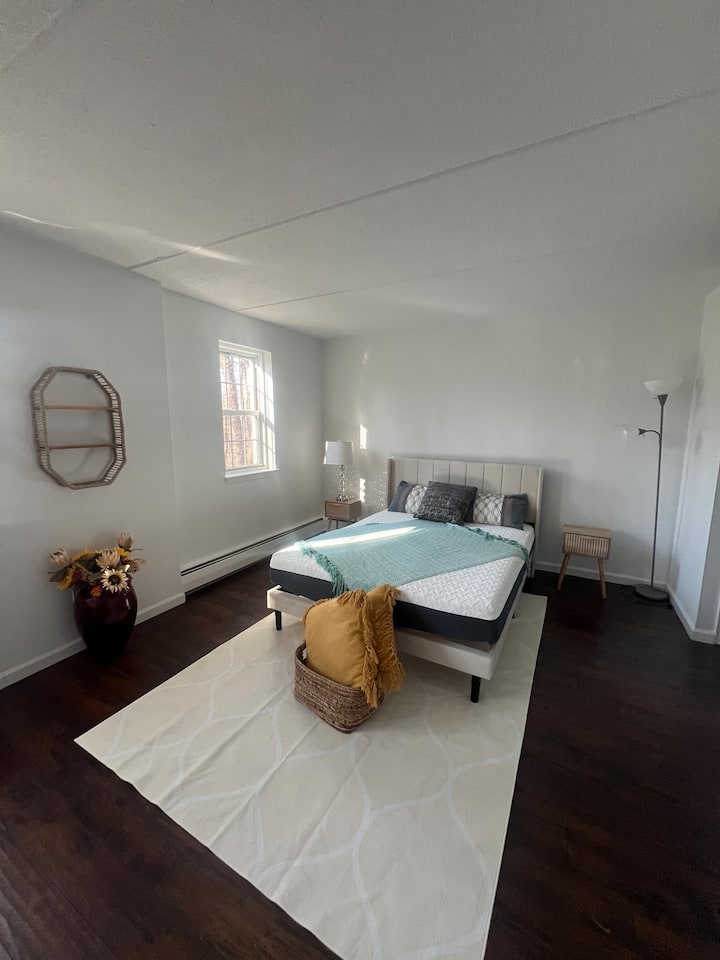 Cozy Apartment Across The Metro North - White Plains, NY