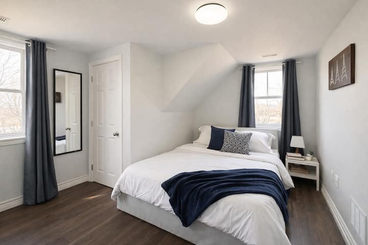 Private Upper Suite | Near Parks, Food & Go Train - St. Catharines