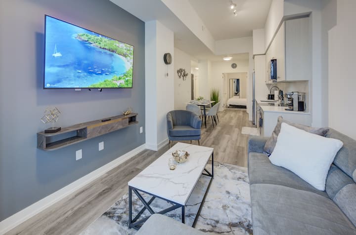 Bright & Spacious 2br Near Downtown K/w - Chicopee