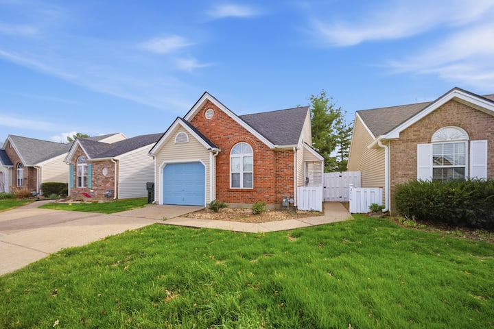 Cozy Lake House Feel In Town & Close To Everything - Owensboro, KY