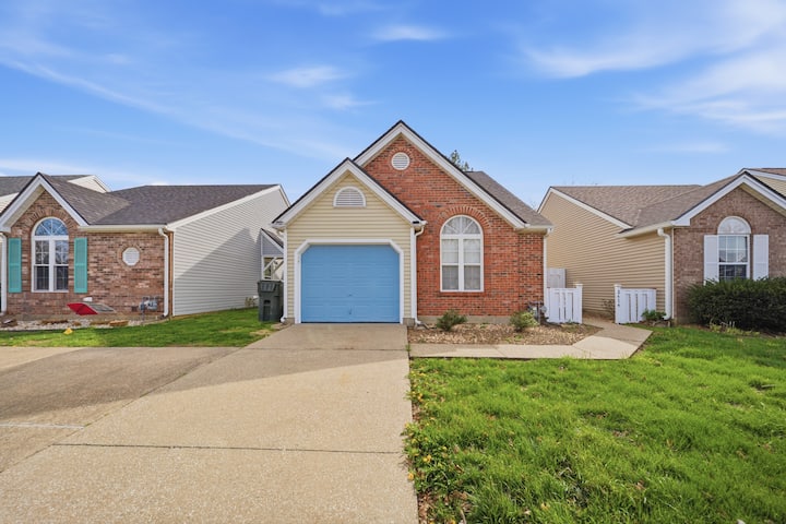 Cozy Lake House Feel In Town & Close To Everything - Owensboro, KY