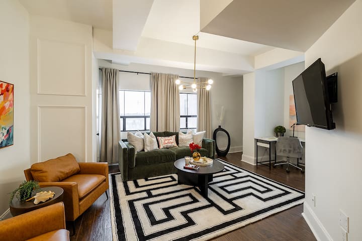 Luxe Downtown Suite - Athens, GA