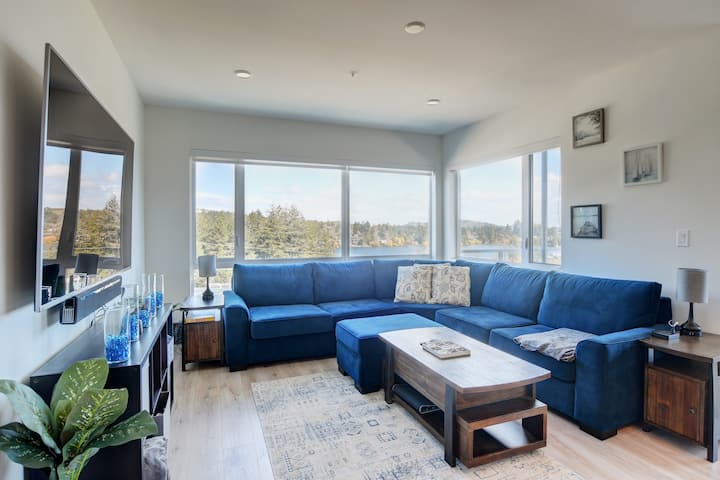 Modern 2-bedroom Condo In Langford - 랭퍼드