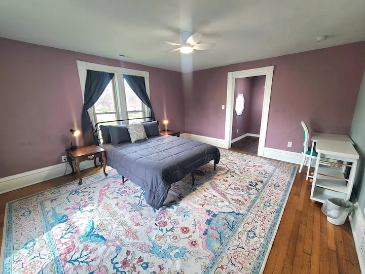 Belle On 4th / Unit Crm#1 (3bd/1ba - Shared Apt) - Rockford, IL