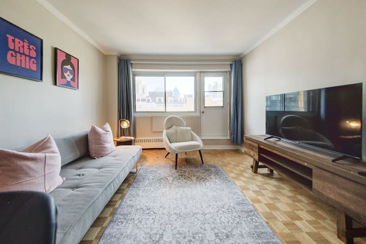 Steps To Everything: Modern Downtown Retreat - Montreal